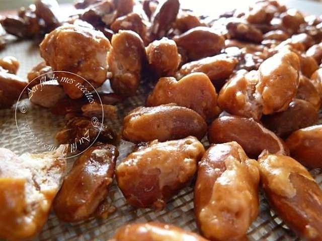Recettes d'Amandes caramelisées de Au fil de mes recettes...
