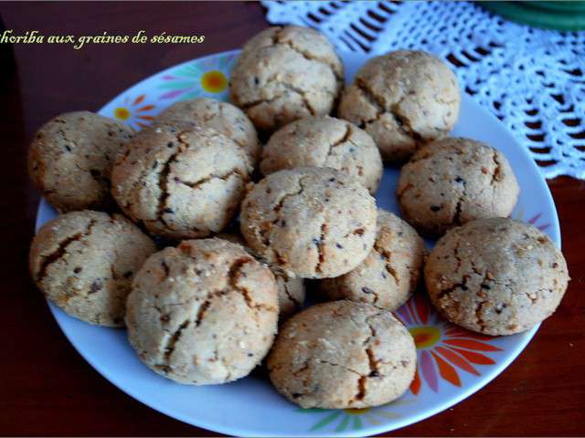 Recettes de Ghoriba a la Marocaine Ghoriba aux Noix Ghotiba a la ...