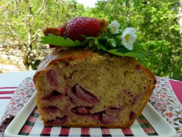 Recettes de Cake aux fraises de Cuisine et Couleurs