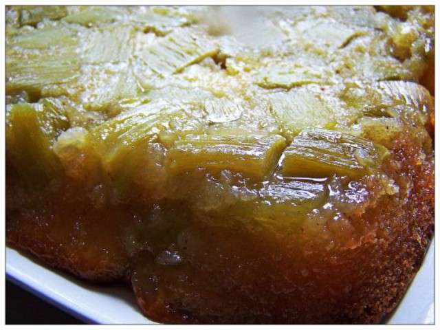 Recettes de Gâteau à la Rhubarbe de Gourmandises en étapes