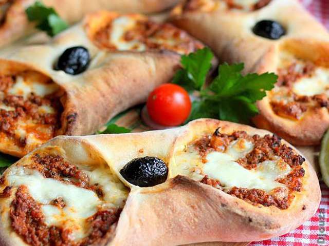 Recette Pizza facile - Les recettes de Pizza les plus faciles et rapides