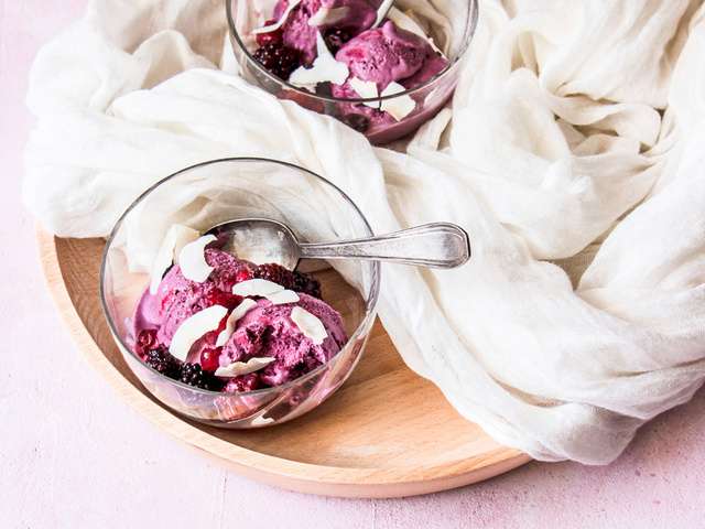 Recettes de Glace aux fruits rouges de Savoure la vie!
