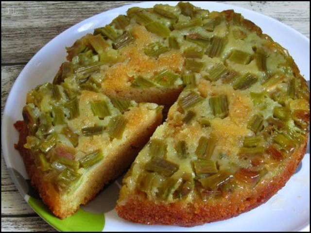 Recettes de Gâteau à la Rhubarbe de Une toquée en cuisine