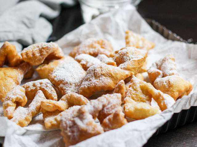 Recettes de Bugnes Lyonnaises de Yummix